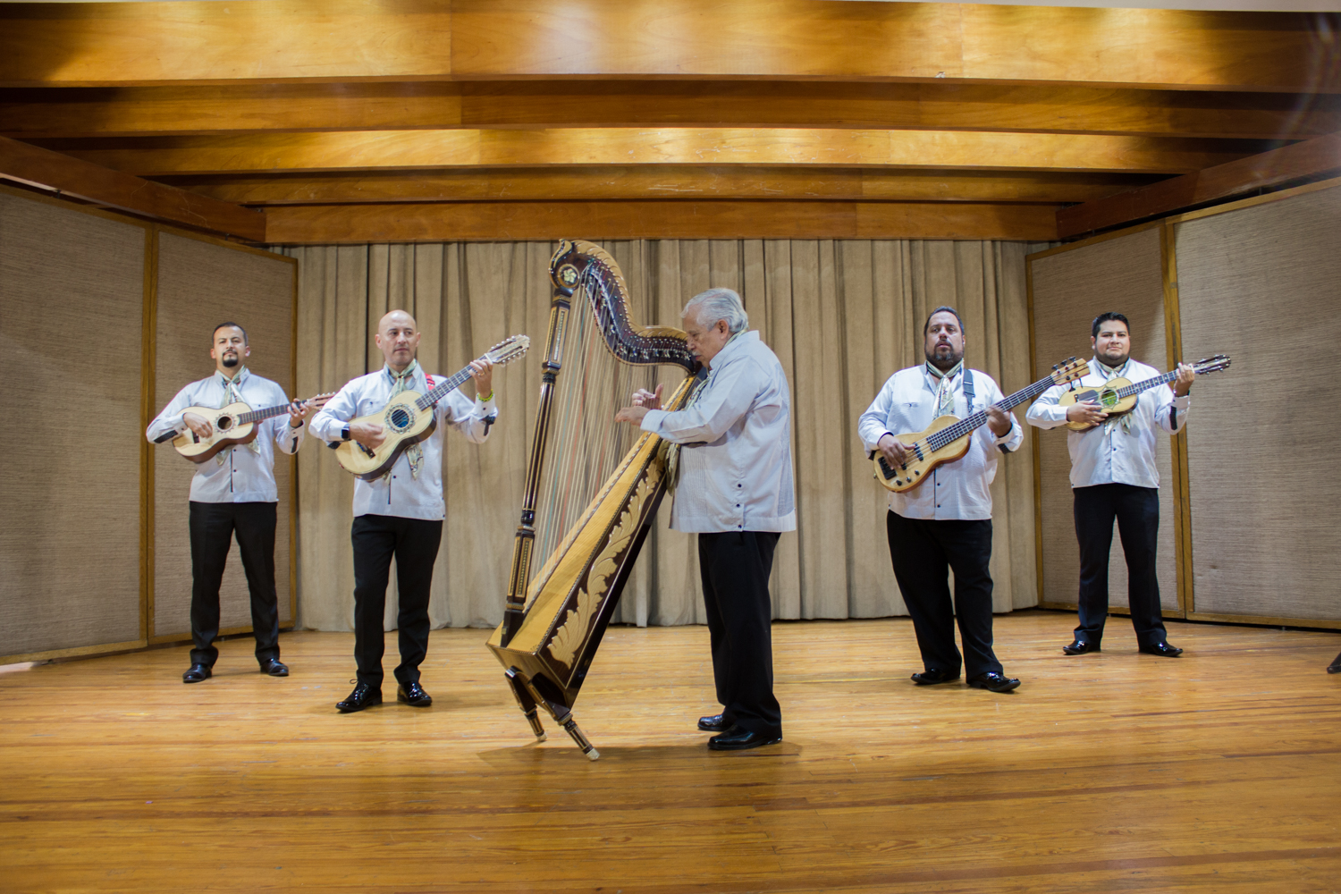 Tlen Huicani celebró 48 años de trayectoria artística