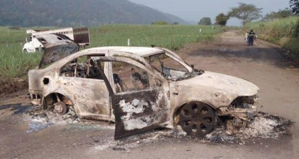Hallan dos cuerpos calcinados dentro de un vehículo - Acrópolis Multimedios